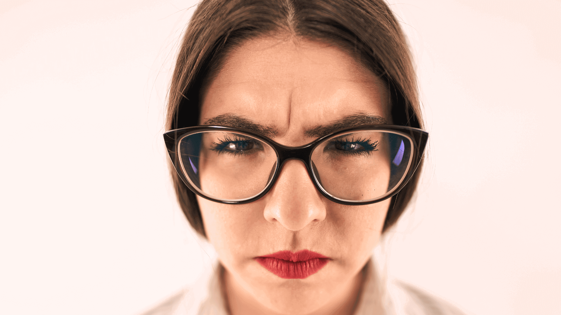 Lwia zmarszczka – co powoduje i jak usunąć z czoła? - Blog MJ