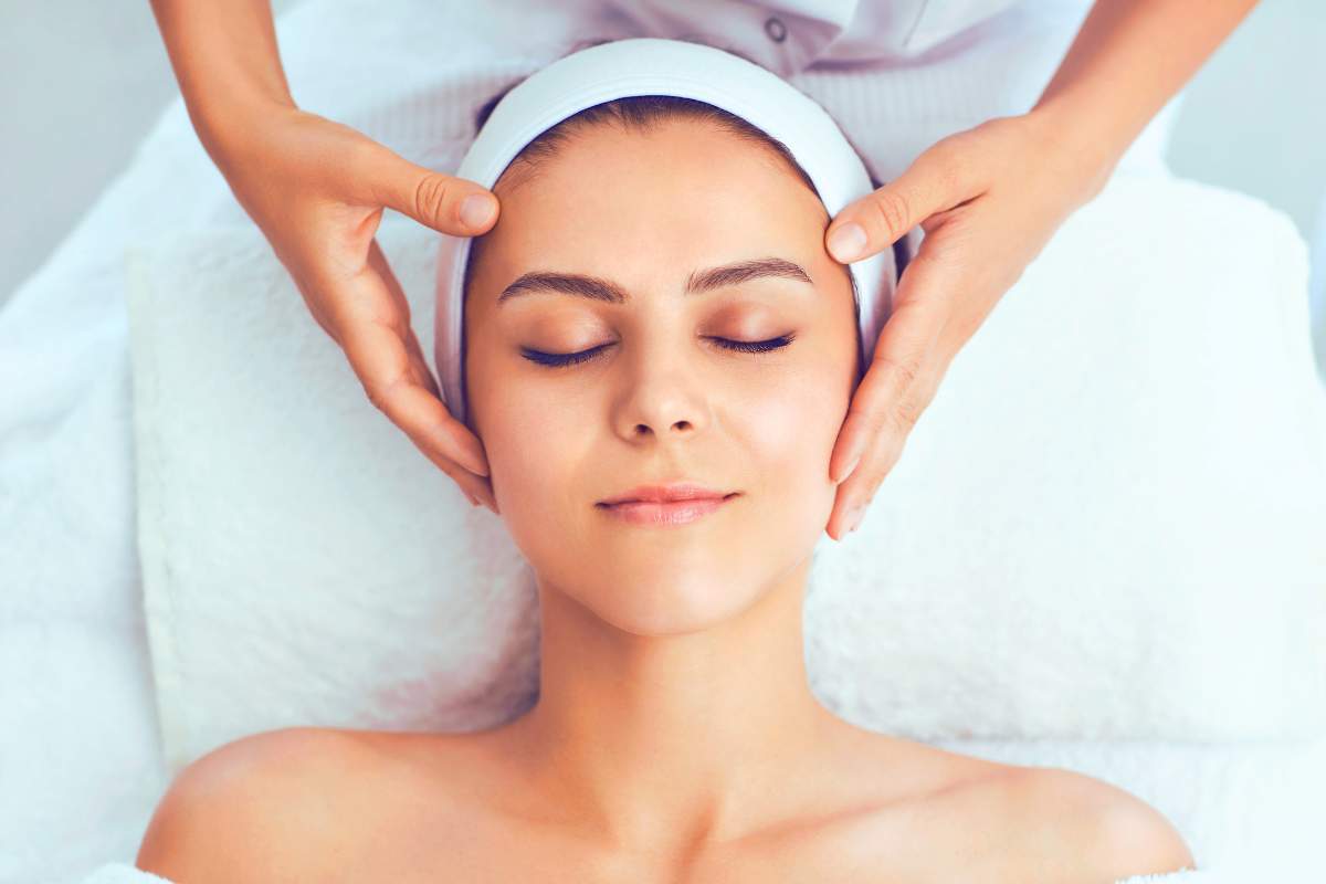 Najlepszy masaż twarzy na zmarszczki – ranking i opinie - Blog MJ